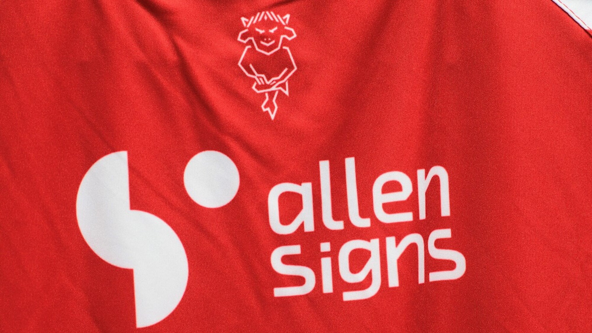 Allen Signs on back of shirts | Lincoln City Football Club